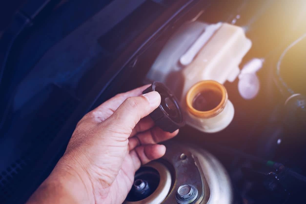 What to Do When Your Power Steering Fluid Leaks | Prestone